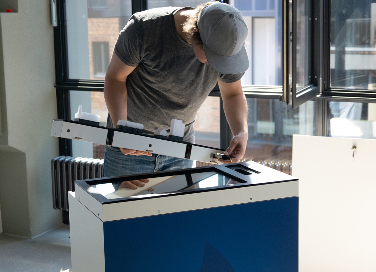 An interactive table for museums, exhibitions and events